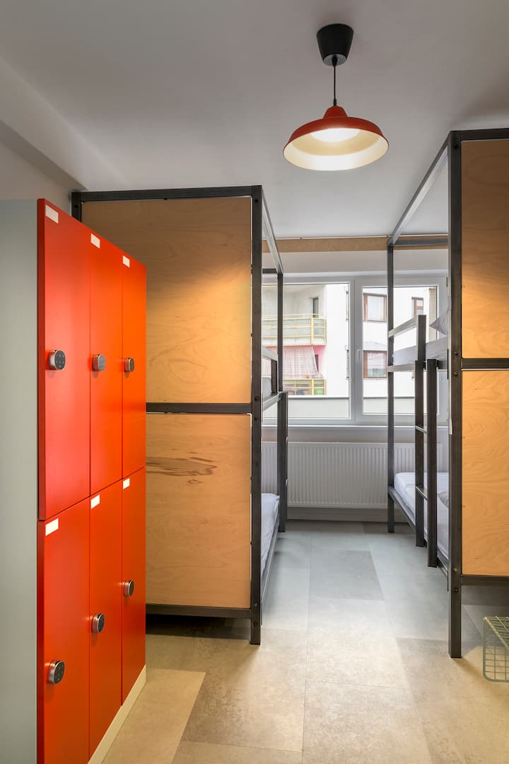 Izy Women Stay Hostel 1 Lôžko 6 Spoločnej Izbe - Bratislava