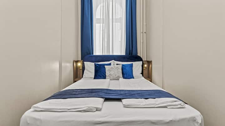 Central, Near U1 Nestroyplatz - Viena