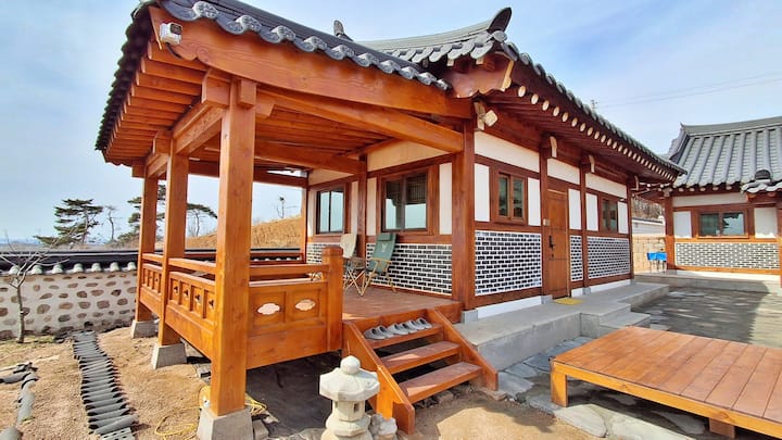 홍성군 남당항. 바다가 보이는 남당 편백나무 한옥 - Incheon