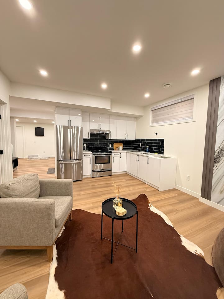Beautiful 2 Bedroom Suite In Nw Calgary - Calgary