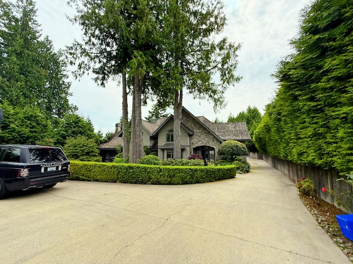 Pacific Coastal Luxe Villa– West Vancouver - West Vancouver