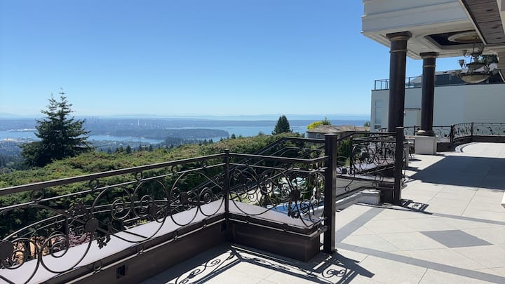 Pacific Coastal Luxe Villa– West Vancouver - West Vancouver