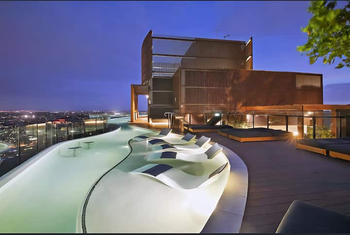 City Escape With Skyline Pool Access - Virginia