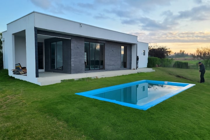 Casa Con Piscina En Condominio Lago Rapel  Blq - Chile