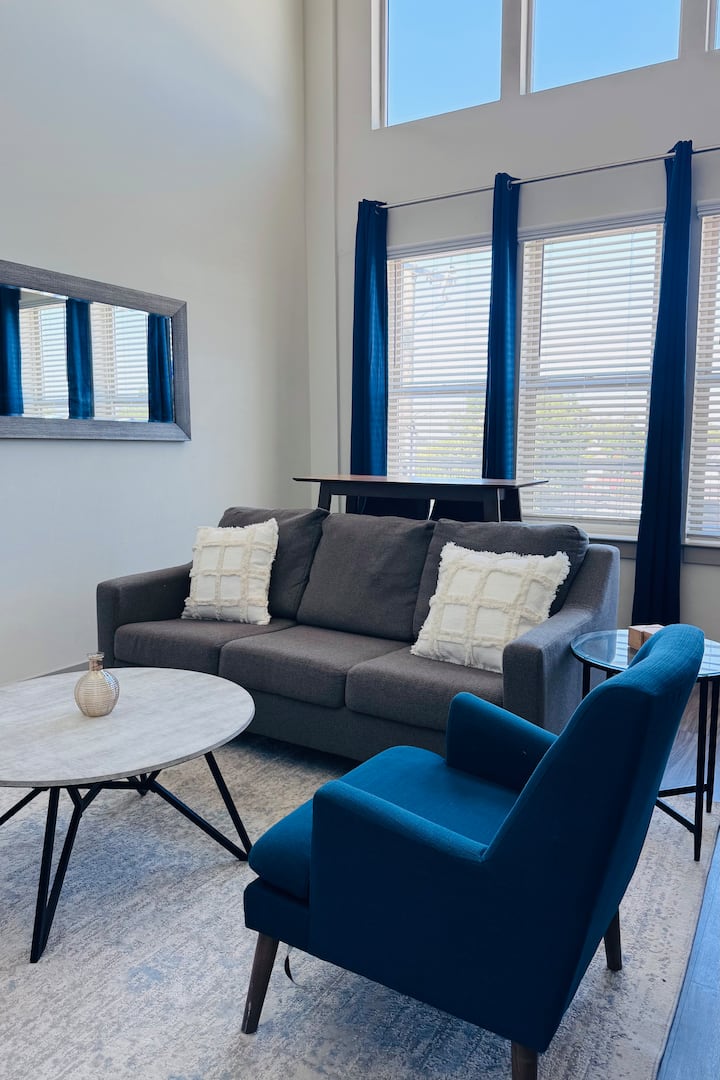 The Horned Luxe — 2br Apartment - Hallmark-Camelot - Fort Worth