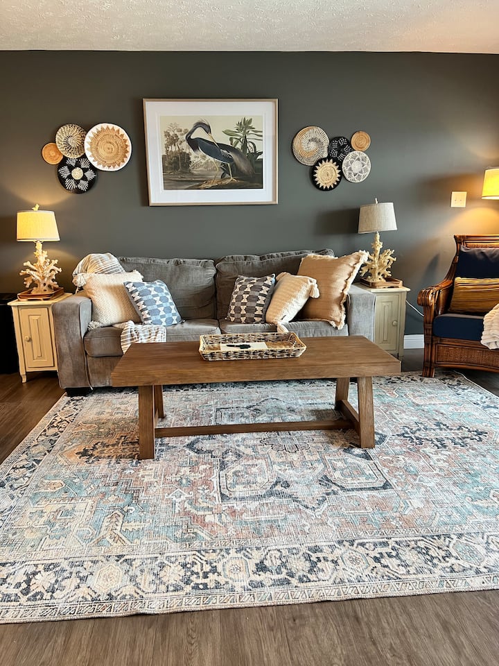 Oceanfront Gem: Balcony, Views, Beach Access, Pool - Carolina Beach, NC