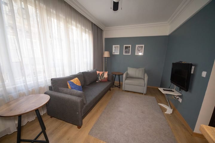 Tarihle İç İçE, Modern Konaklama | Cihangir 1+1 - İstanbul