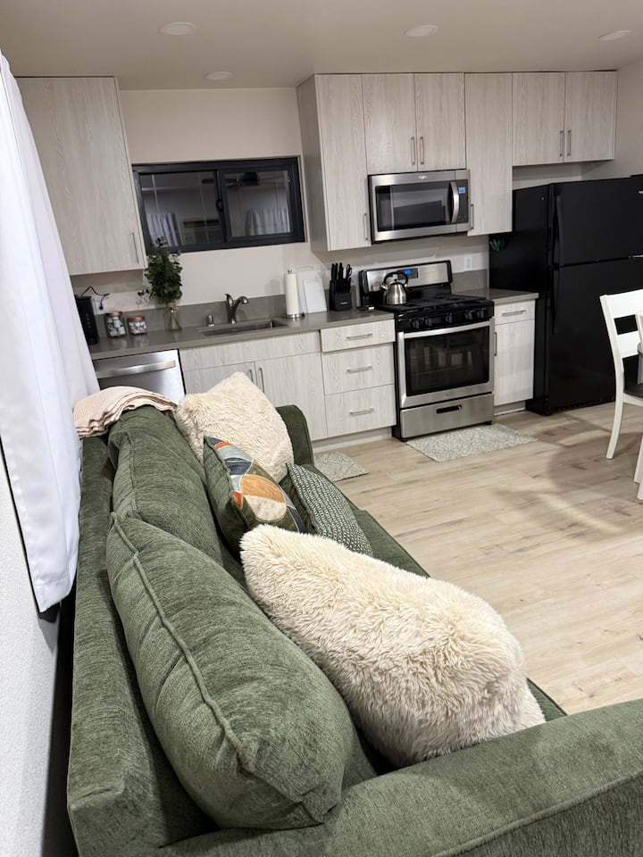 Cozy Top Unit - Burbank, CA