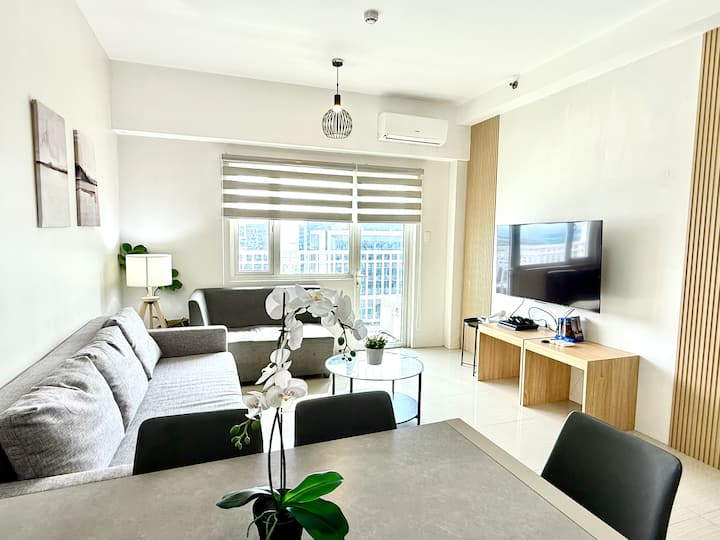 Affordable 2br-penthouse In Mall Of Asia, Pasay - Manila