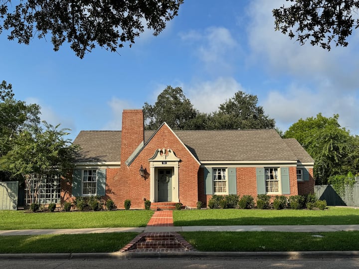 Historic Home On 32nd Near Downtown Bryan - Bryan, TX