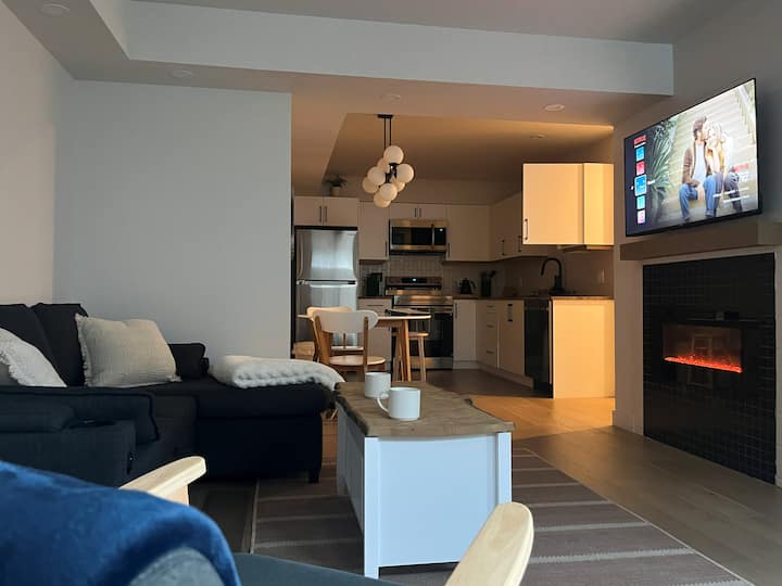 Cedar & Sage Suite ~ West Coast Retreat W/ Kitchen - Langford