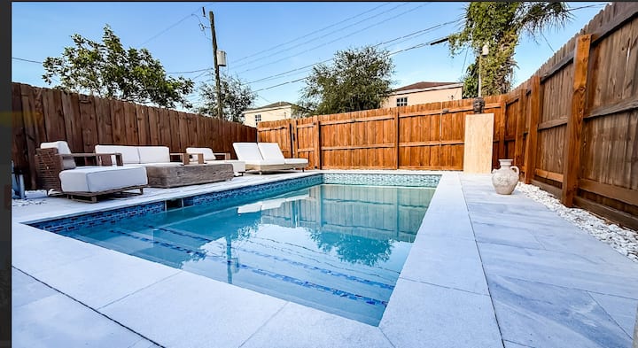 Modern•pool•downtown• 5 Min From Beach - Lake Worth, FL