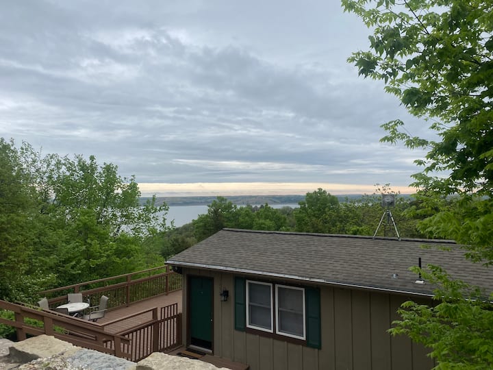 The Lodge On The Ledge - Tuttle Creek Lake, KS