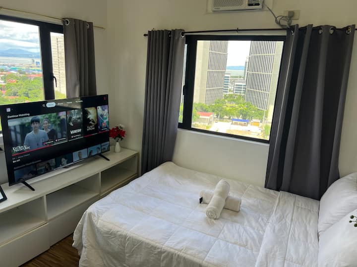 Airbnb At Filinvest Alabang I Wi-fi +Pay Parking - Muntinlupa