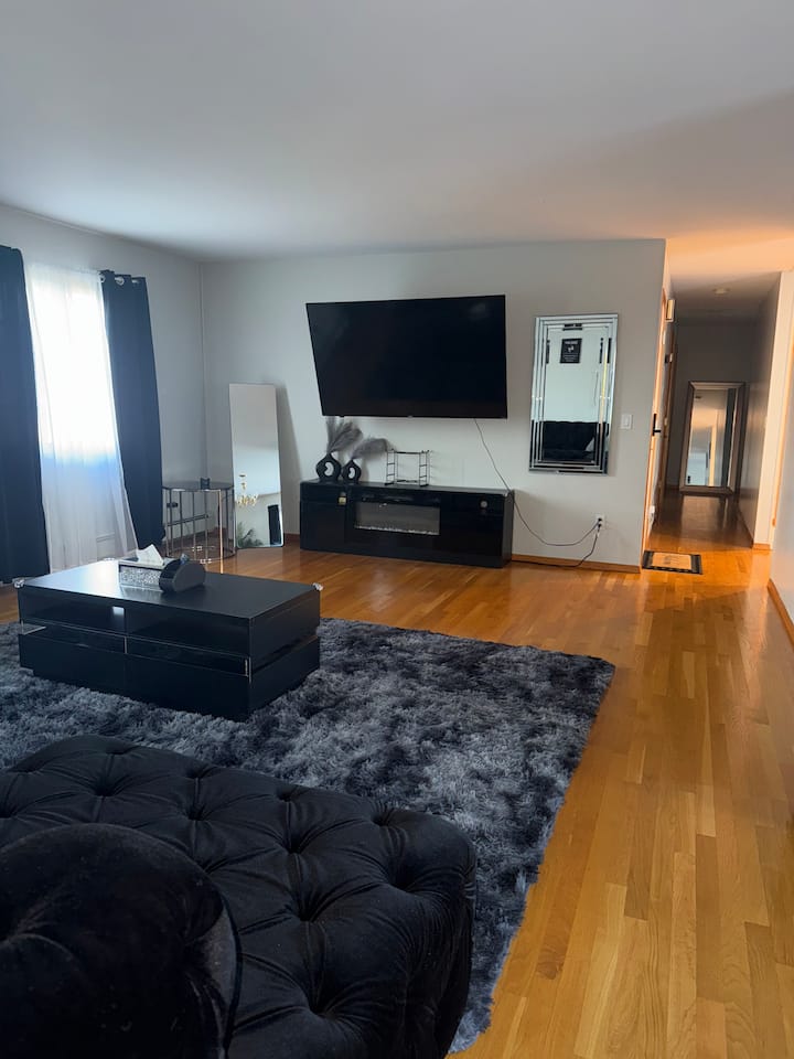 Huge 3 Bedroom - Long Island