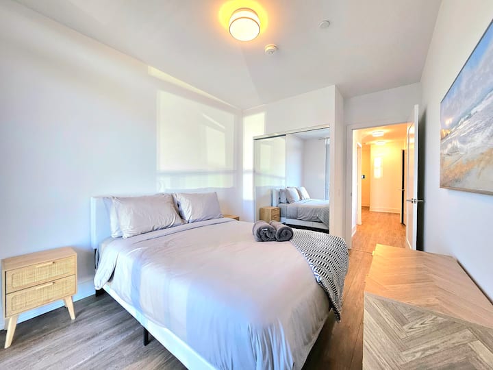 Brand New 2br Condo W/ Parking + Panoramic Balcony - Toronto