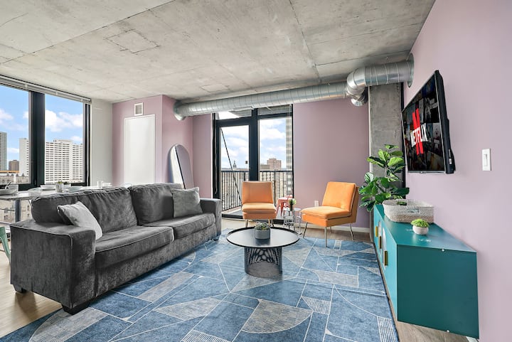 Luxury Building W/ Free Parking • Amenity Packed - Minneapolis, MN