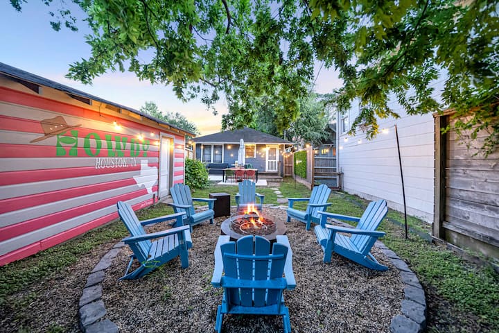 Honky Tonk Heights Home | 2 Kings + Ev + Fire Pit - Houston, TX