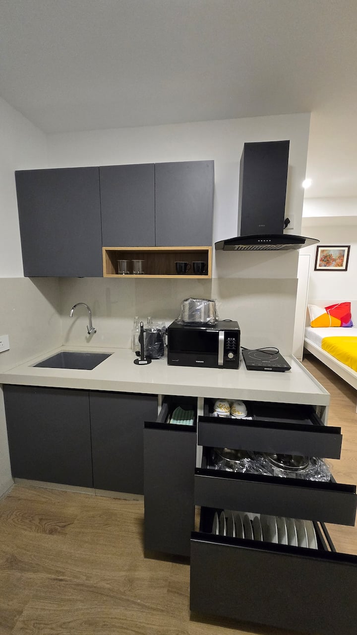 Nest Aerotel 16,next To Airport -