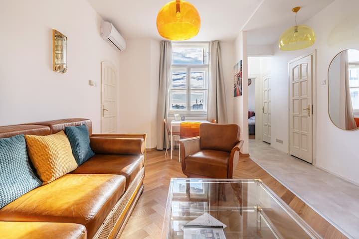 Artsy Loft Downtown 2 -