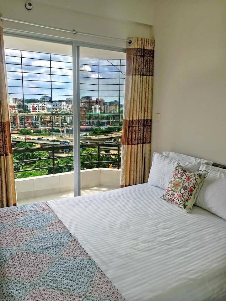Cheap Dhaka Central Lakeview Apt - Bangladesh