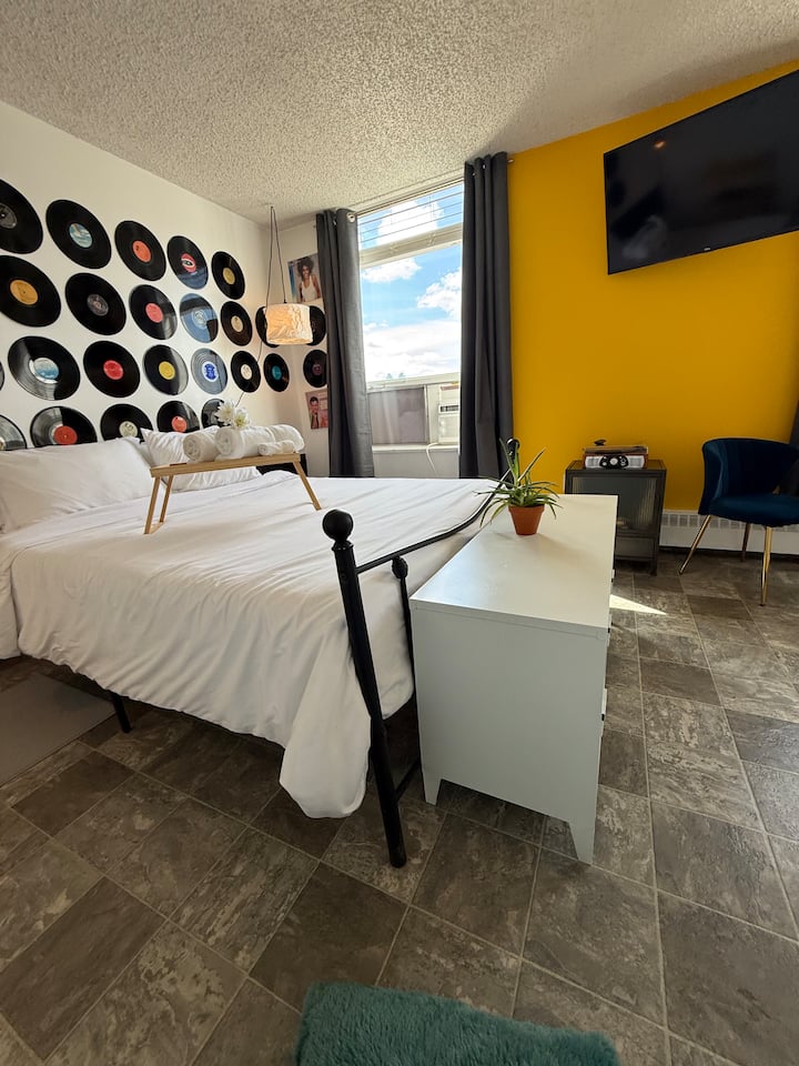 Vinyl Lovers Studio On The Music Mile Calgary! - Calgary