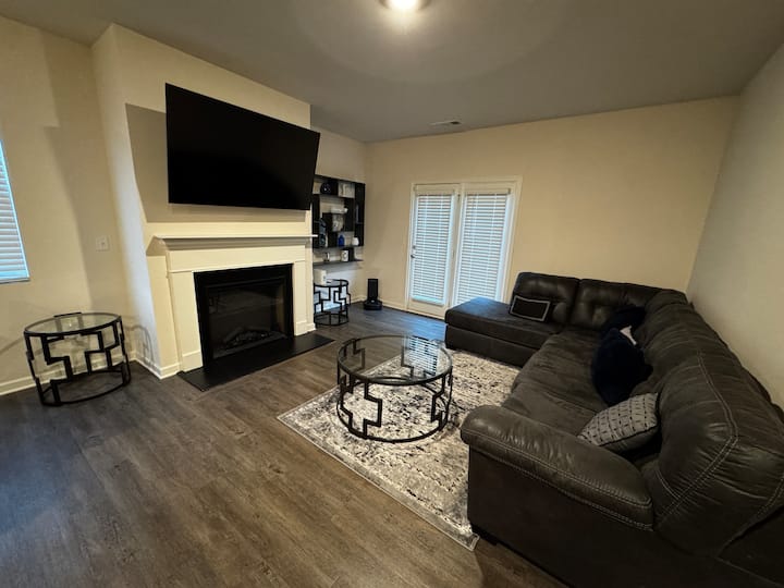 Stylish Retreat Near Atl Airport - Fairburn, GA