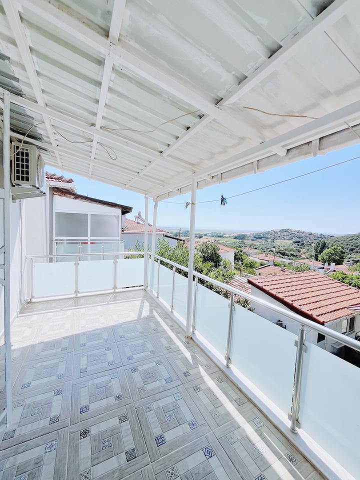 Dağ Ve Deniz Manzaralı Daire - Gökçeada
