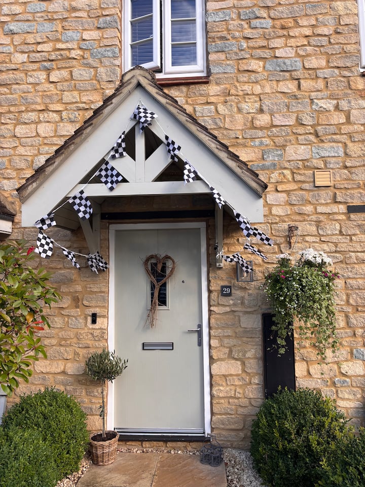 Ideal Family Base In Silverstone - Towcester