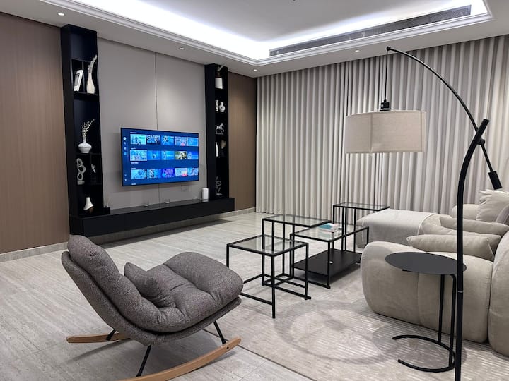 2br | Almajdiah | Spacious Living Room | Near Kafd - Riyad