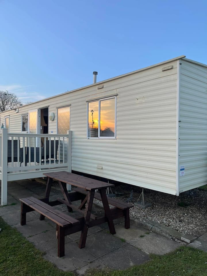Static Caravan - Sleeps 6 - Mablethorpe