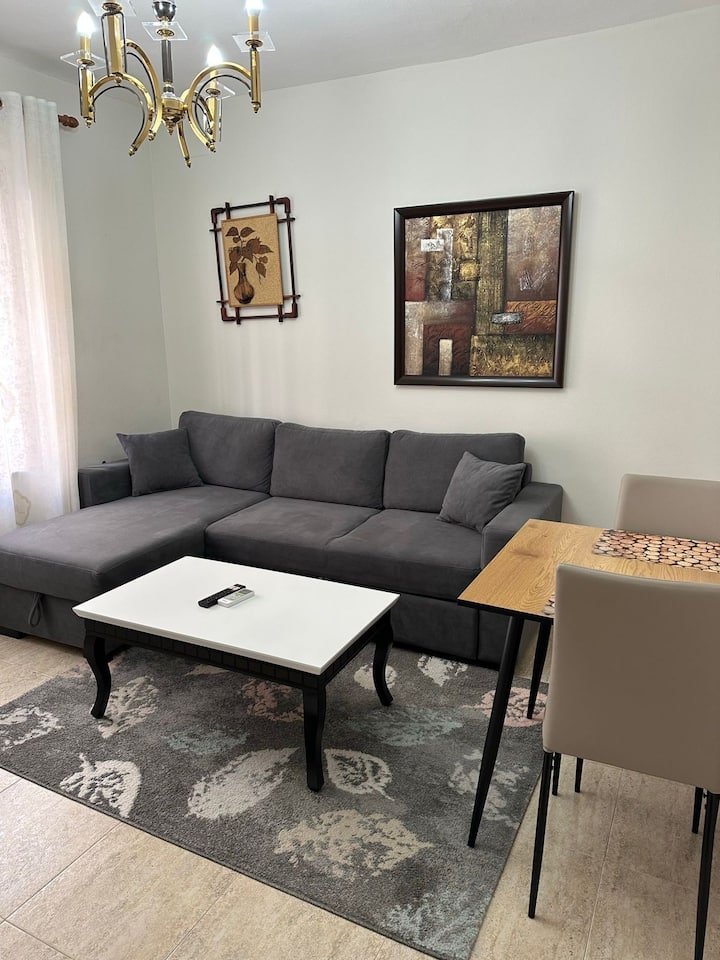 Cozy Apartment At City Center - Tirana