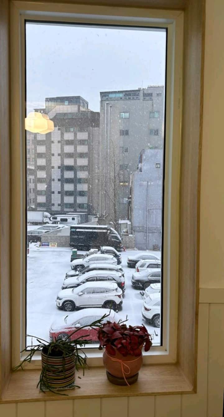 4# Manon's Room - Orly｜명동 근처｜역 앞 1분｜유럽감성숙소 | 전용 욕실 - Seoul