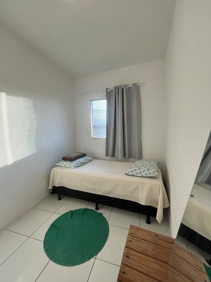 Quarto Solteiro Em Ondina - Bahía