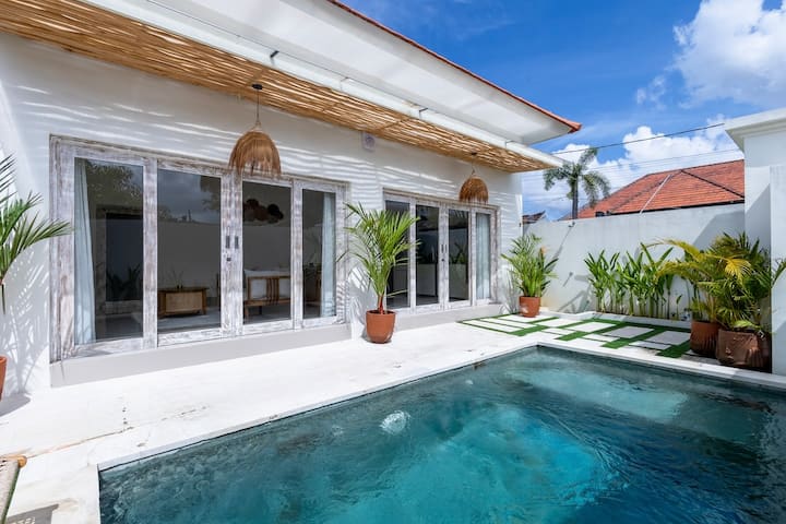 2 Bed 2 Bath Rooms Private Pool Villa Seminyak - Legian
