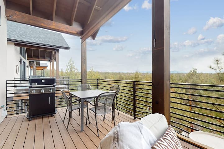 Modernist Mountain View Retreat In Old Mill - Bend, OR