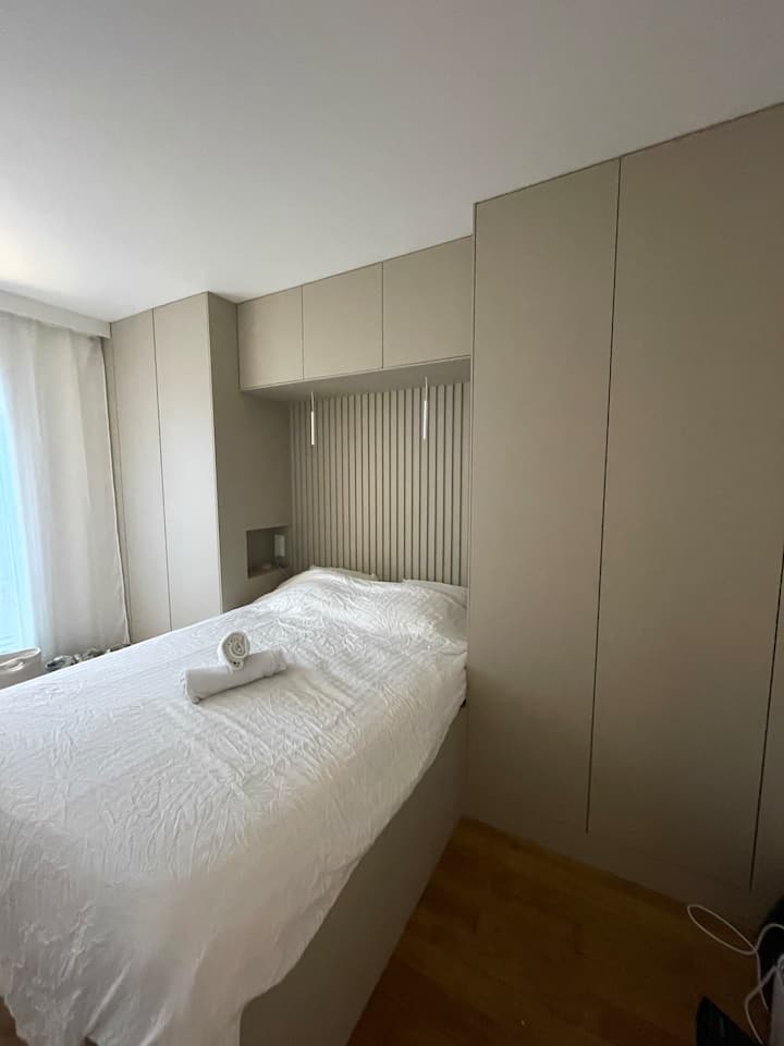 Charme Parisien - 2 Pièces - Au Pied Du Métro - Levallois-Perret