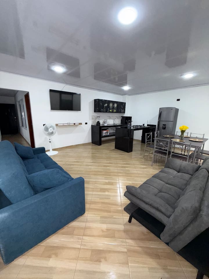 Amplio Y Moderno Apartamento - La Mesa