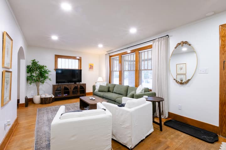 Clean & Great Space | 5 Min To Nd | Grill & Porch - Notre Dame, IN