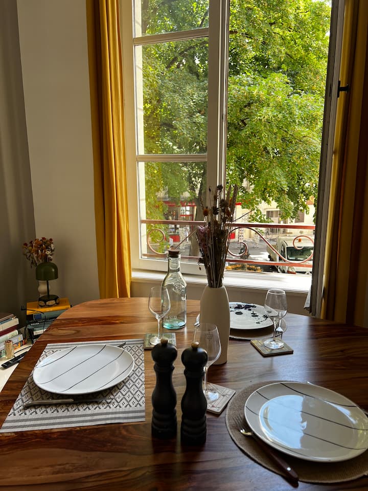 La Petite Tonnelle - Place St Pierre - Saumur