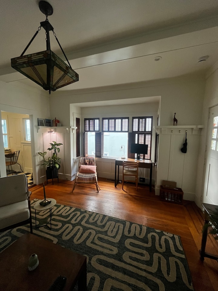 Quiet & Cozy Lakeshore Home - Oakland, CA