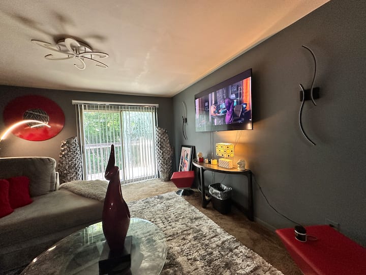 Modern 1br | Cozy & Chic - Traders Point, IN