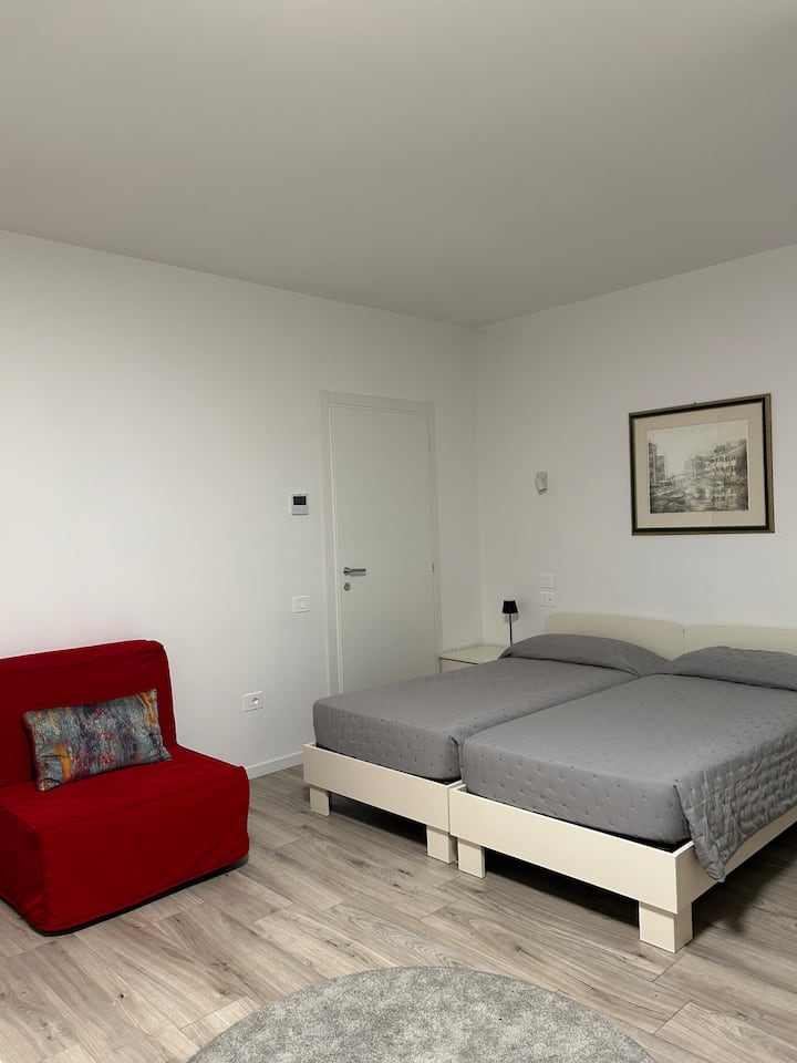 2 Bed Luxury Apartment In Vigonza + Sofa Bed - Veneto