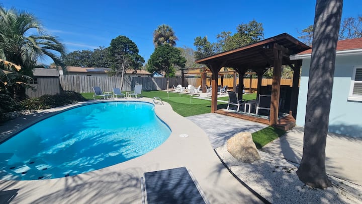 Pool Oasis Near The Beach - Jacksonville Beach, FL