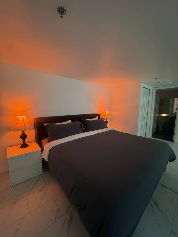 Quiet Loft• King Bed • Walk To Skytrain/riverfront - 뉴웨스트민스터