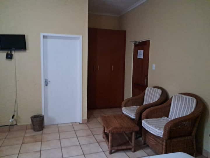 S'tiba Guest House - Vosloorus