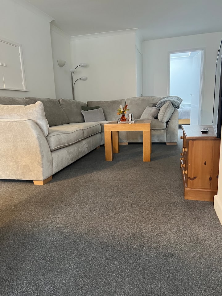 Spacious 3 Bedroom Townhouse - Colchester