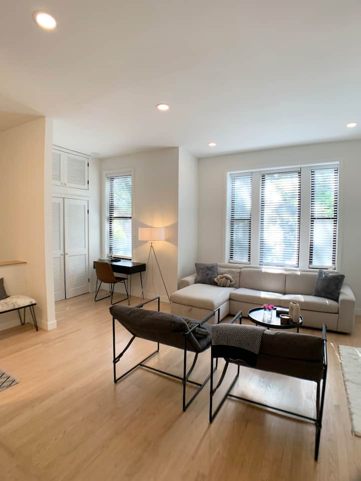 Modern 3br Wicker Park | Private Deck - Chicago