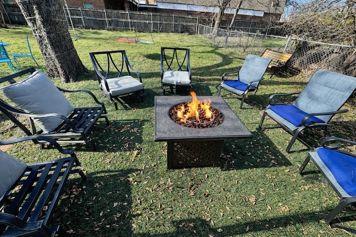 Cozy Private Guesthouse W/ Backyard, Parking Wifi - Irving, TX