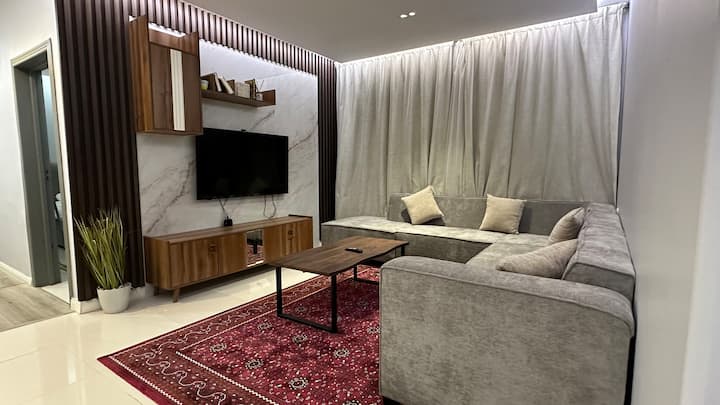 5-شقة كبيرة بدخول ذاتي مناسبة للعوائل الكبيرة. - Riad